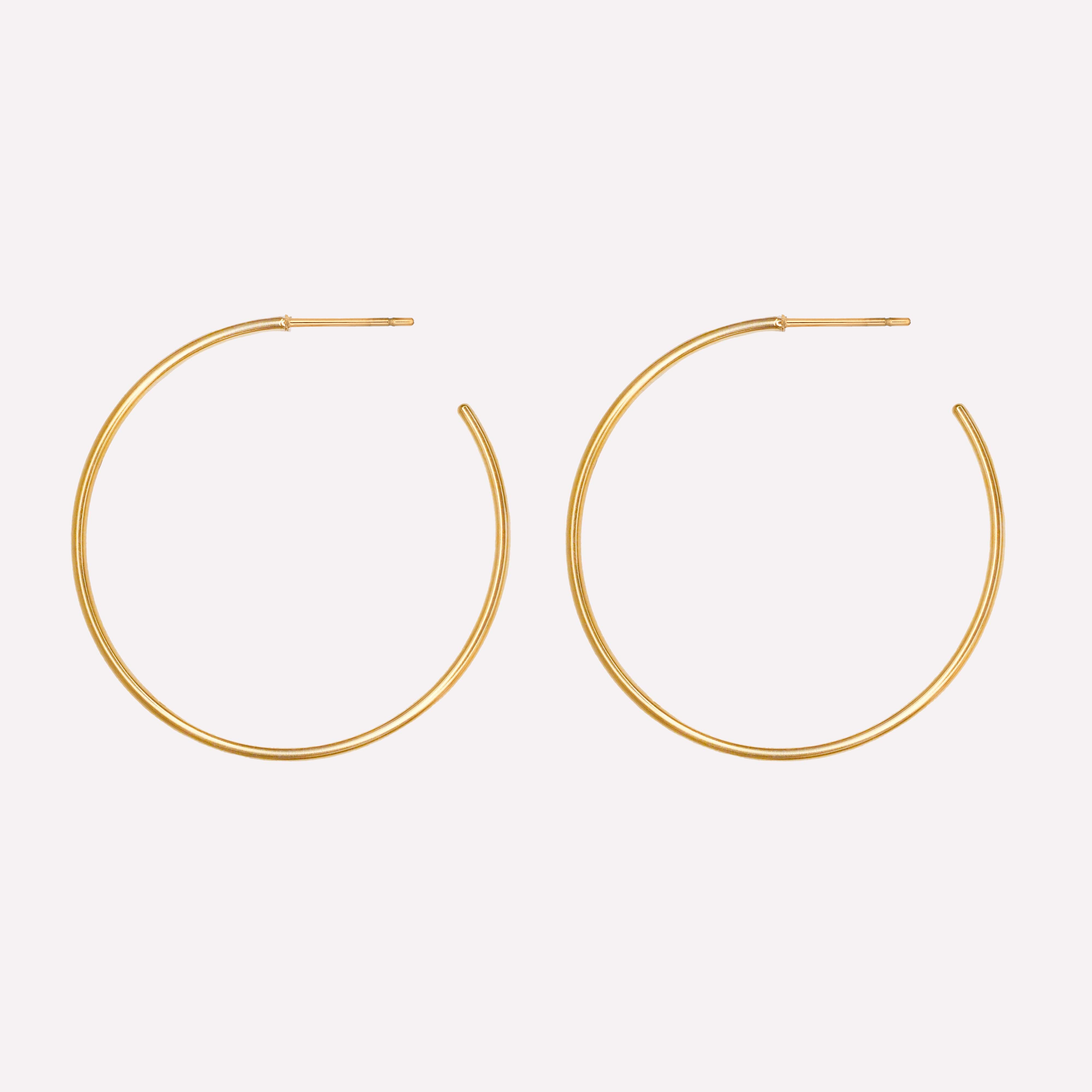 LARGE HOOP EARRINGS IN GOLD – atrenda